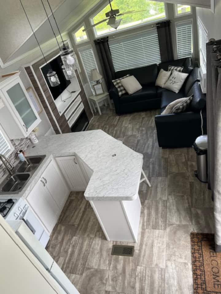 Perfect Tiny Home For A Weekend Getaway - Rathbun Lake, IA