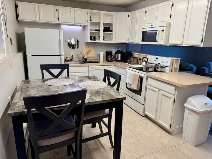 Cozy Home, Near Airport, Restaurants, Shopping - Anchorage, AK