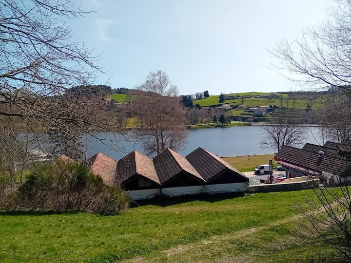 Joli Gîte "Turquoise" Au Bord Du Lac - Puy-de-Dôme