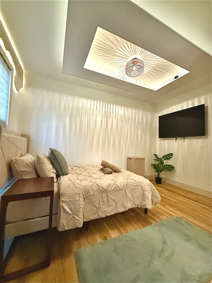 Luxury Suite By Yale (10) - New Haven, CT