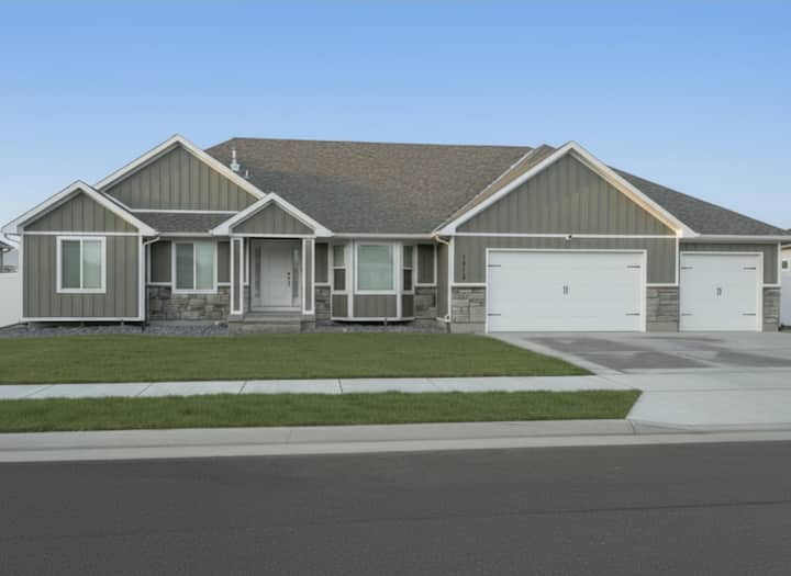 New Family Home Sleeps 30, Hot Tub/spa, Game Room - Idaho Falls, ID