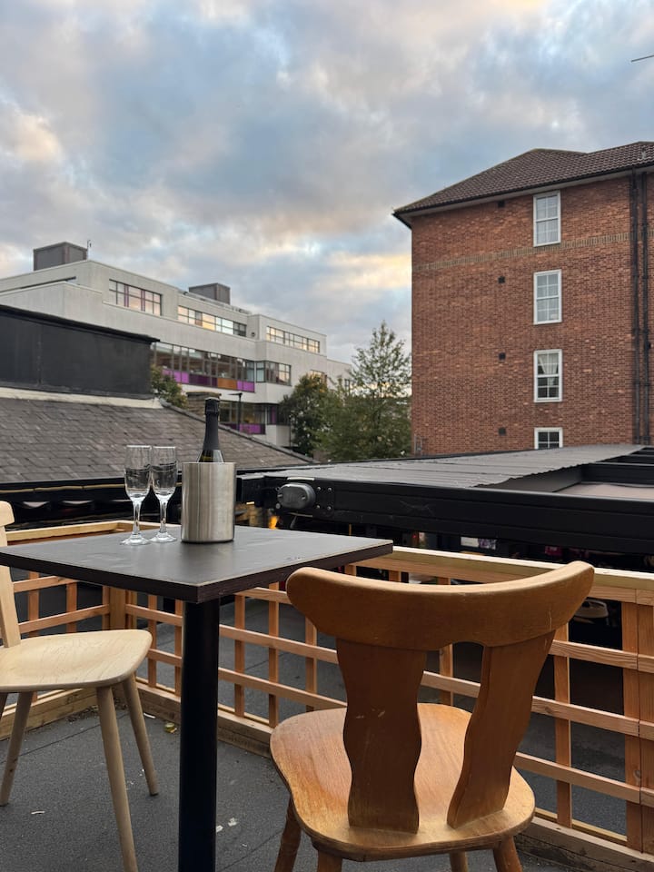Arsenal Vibes
1br Flat Above Iconic Gunners Pub - Bethnal Green - London