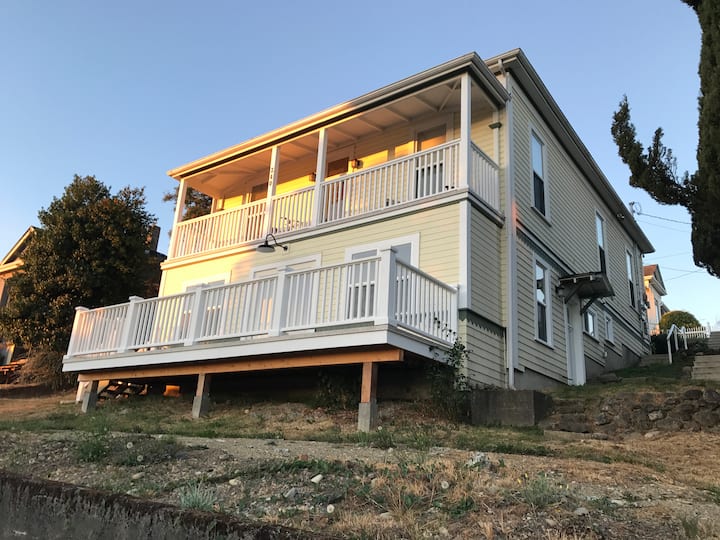 The Yellow House - Chemainus