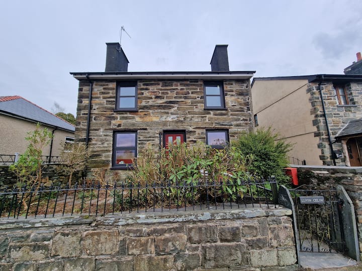 Handsome Home - Blaenau Ffestiniog