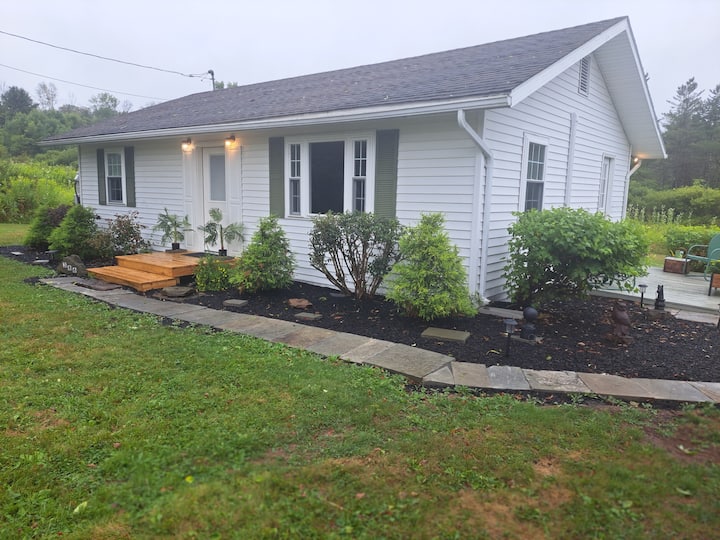 Cozy Country Cottage - Norwich, NY