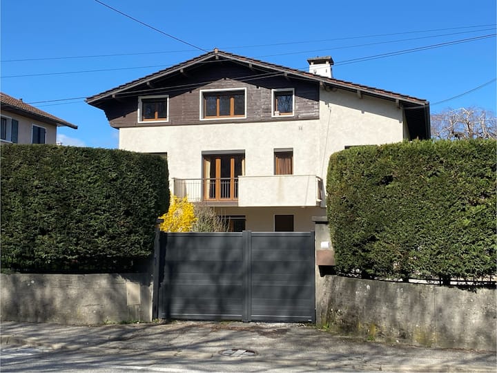 Vaste Appartement Avec Jardin Et Parking - Sévrier