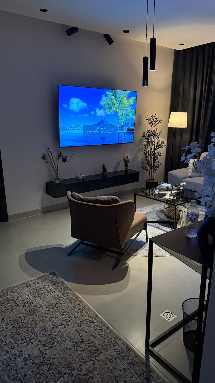 غرفة نوم ماستر وصاله بدخول ذكي - Jeddah