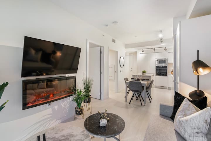 Mount Pleasant Luxury 2-bedroom • Ac • Parking - Canada