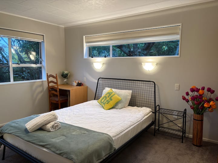 Cozy Room With Private Bathroom - New Plymouth