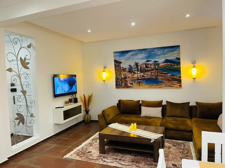 Brown House - エッサウィラ