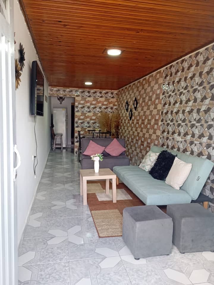 Confortable Casa, Zona Céntrica De La Ciudad - Bello