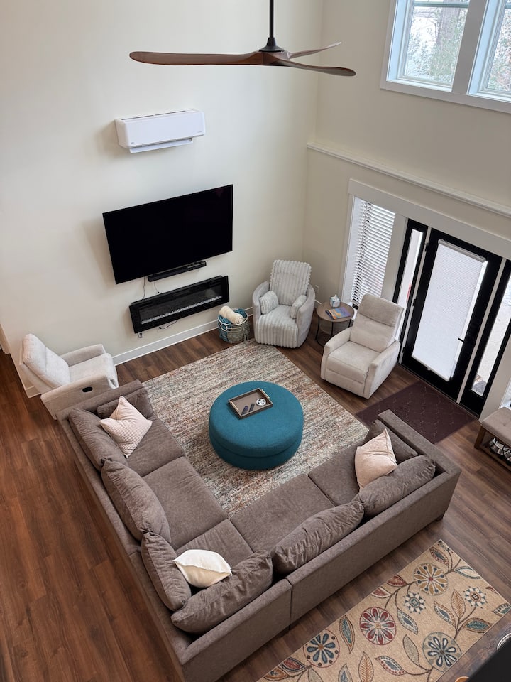 Cranberry Lodge | Hot Tub | Gaming Tables | Pets - Glen Arbor, MI