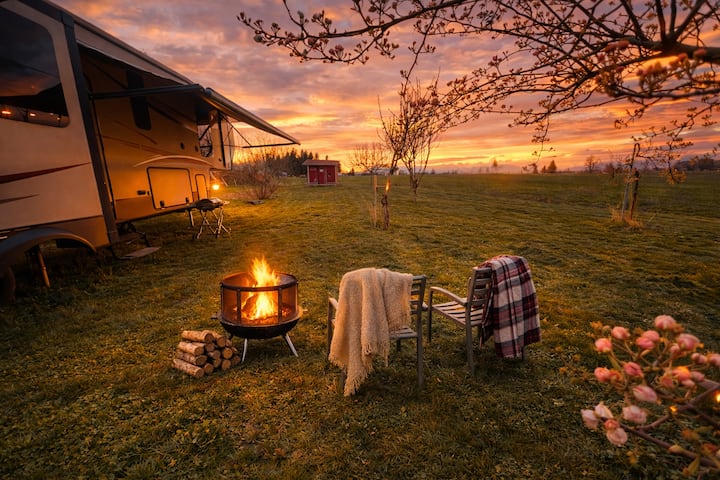 Tulip Valley: Private Rv Near Fields + Fire Pit - Mount Vernon, WA