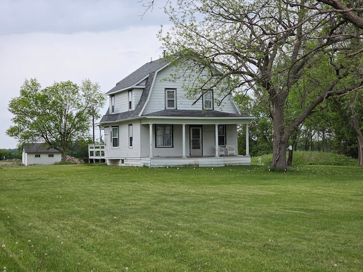 Grandma’s Cottage – Quirky, Cozy & Full Of Heart! - Austin, MN