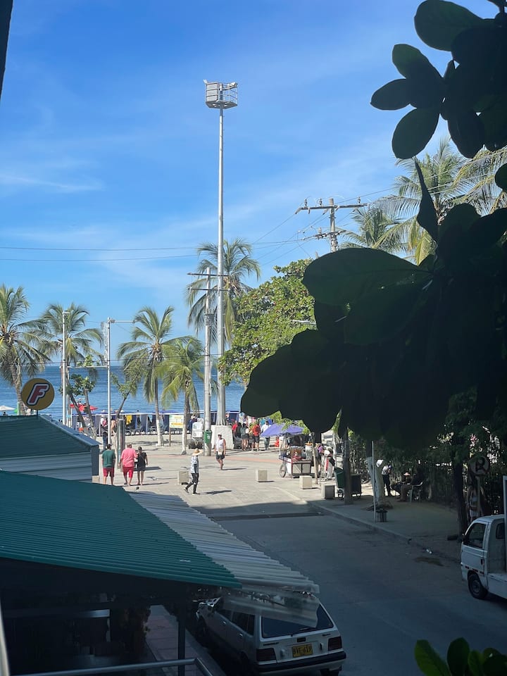 A Solo 30 Pasos De La Playa 201c - Santa Marta, Colombia