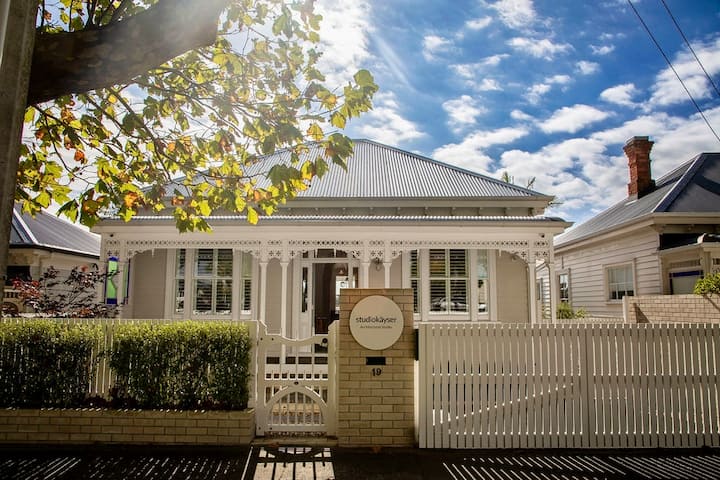 Renovated Villa With Sky Tower View - Auckland