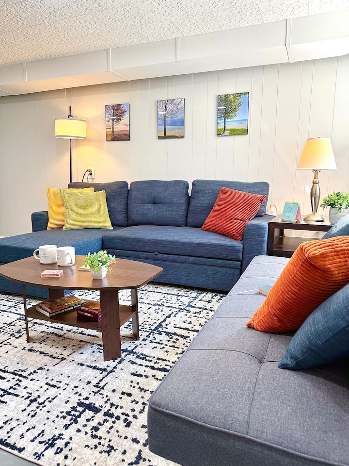 Modern + Cozy Garden Apt W/garage Parking, 20m Dt - Smith Park - Chicago