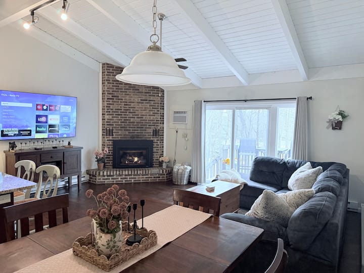 Harmony Hideaway,
Next To Split Rock Golf Course! - Pocono Mountains, PA