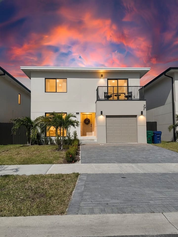 Spacious Family Home 5br/3ba - Florida City, FL