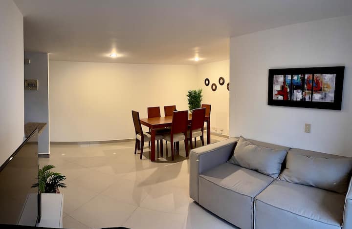 Apartamento En El Poblado - Medellín, Colombia
