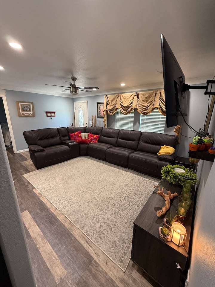 Grand Getaway - Grand Prairie, TX