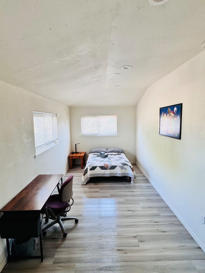 Great House Rm 8 - Fresno, CA