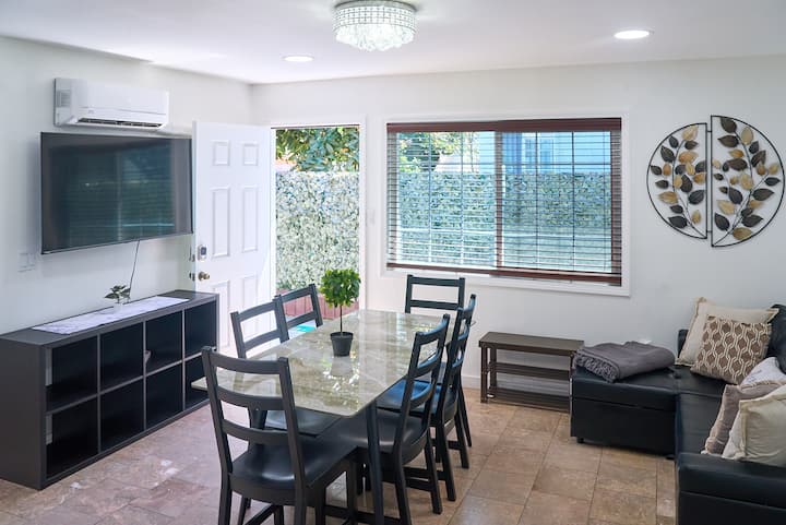 3 Beds, Sleeps 6, Recently Re-modeled, Laundry - Norwalk, CA