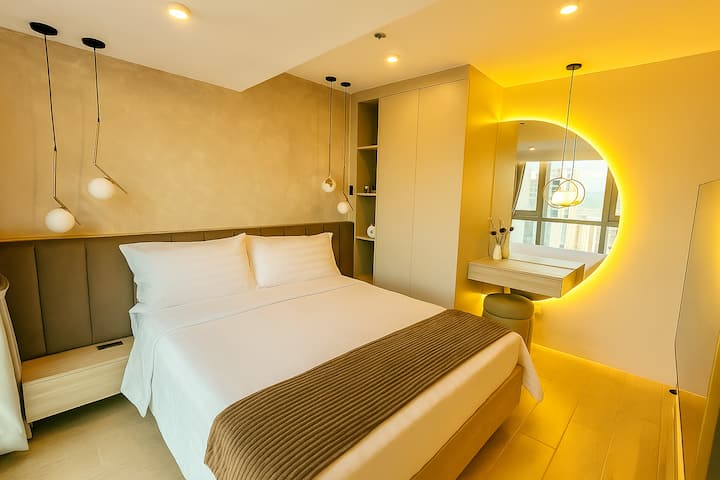 Modern Luxury 1br W/ Netflix | Eastwood - Quezon City