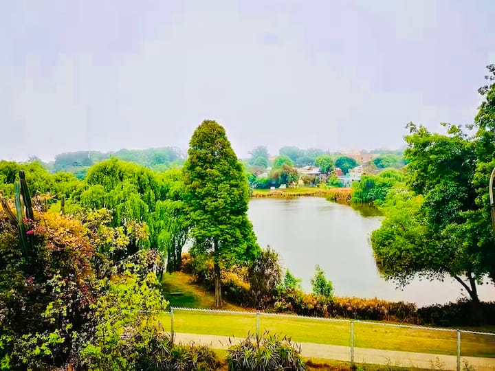 Lakeside Serenity: Ararat Haven - Johannesburgo