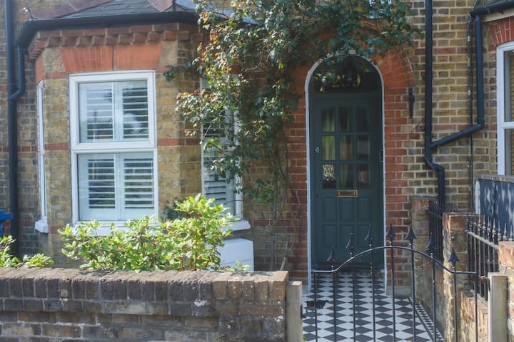 Stylish Windsor Townhouse - 2 Bedroom - Windsor