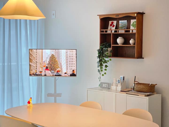 동대구역 차10분/동인동찜갈비골목/교동 핫플/퀸침대 3개/주차무료/암막커텐/깔끔한 감성숙소 - Daegu