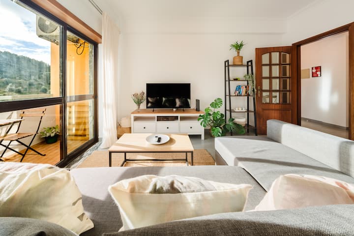 Cozy Apartment 5 Mins To Santarém Historic Centre - Almeirim