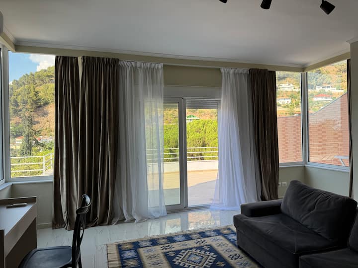 Amra Apartment 
Penthouse /Castel View / Spacious - District de Berat