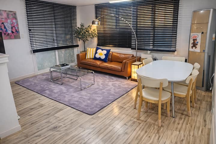 교동·동성로
보드게임
넓고 깔끔한 숙소
8인 / 욕실 2 / 무료주차 2/
가족·모임·출장 - Daegu