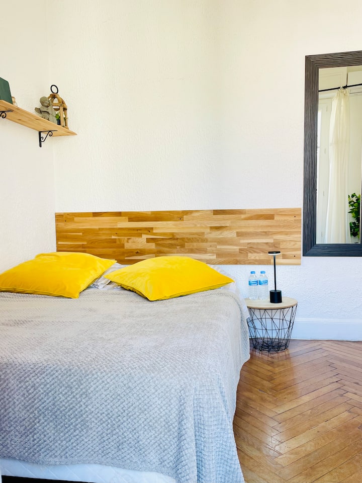 Studio In The Center Balcony/ac - Nice