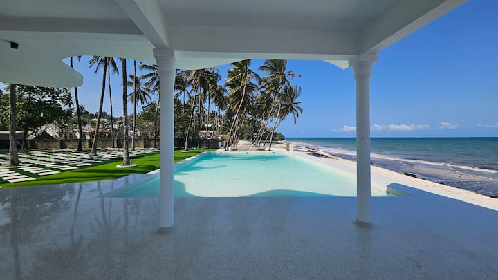 The Oceanfront Mini Bungalow With Infinitypool - Mombasa
