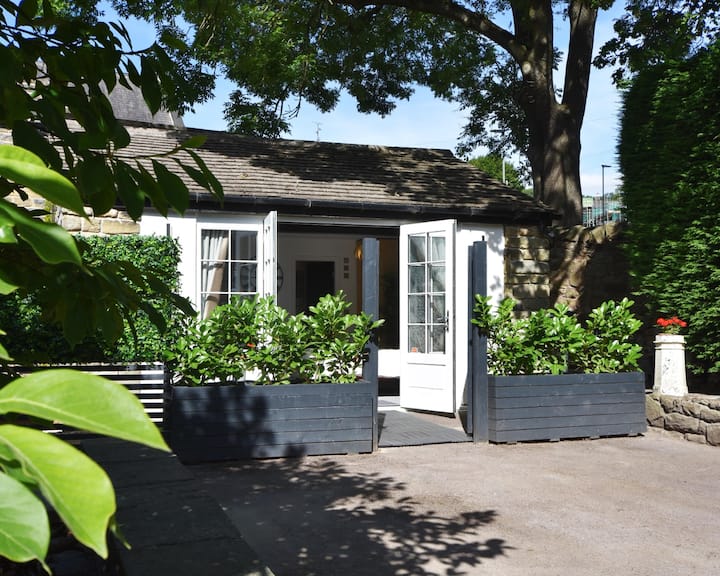 Honey Lodge -
Cosy Stone Cottage Retreat X - Sheffield