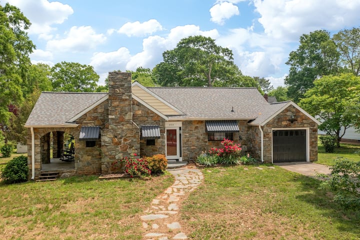 Stone Cottage In Forsyth Co - Winston-Salem, NC