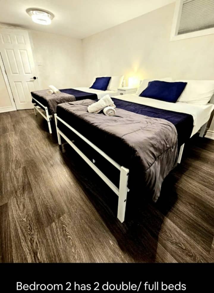 Private Room Available/basement. - Burlington