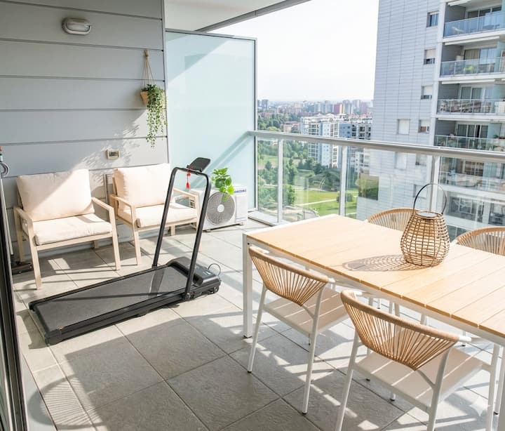 Panoramic Terrace 16th Floor • Private Parking - Aéroport de Milan Linate (LIN)