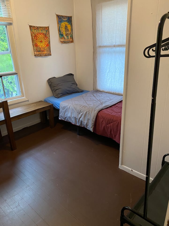 Parkview Sunny Solo Room - Hyde Park, NY