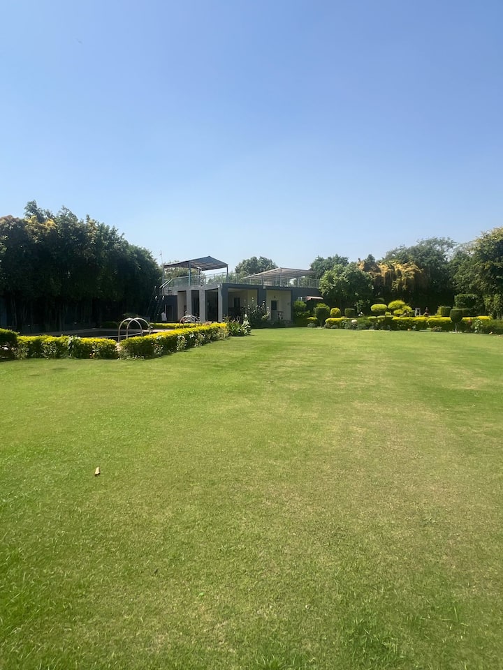 Farmhouse With Pool @ 128 Noida - Faridabad