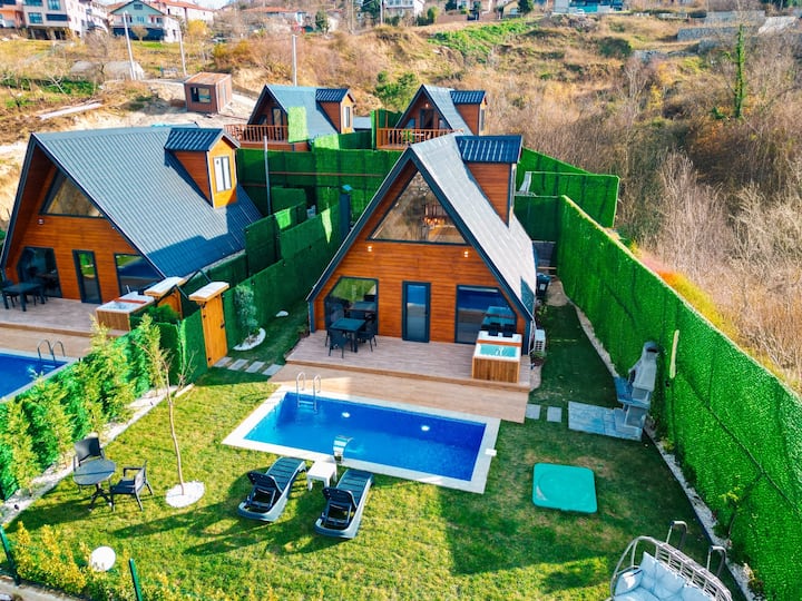 Göl Manzaralı, Havuzlu Bungalov - Karasu