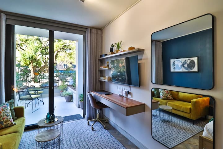 Chic Rosebank Studio | Walk To Mall &
Gautrain - Johannesburg