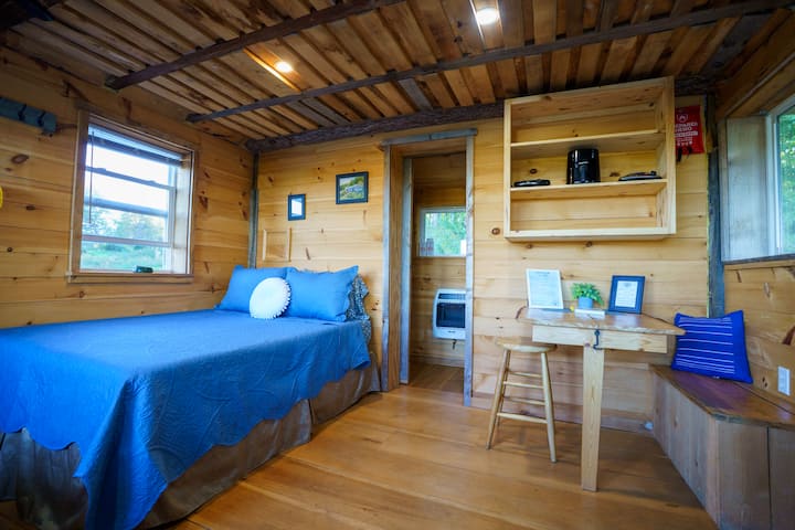 Cabin Getaway | Hot Tub + Scenic Views + Hiking - Clinton, NY