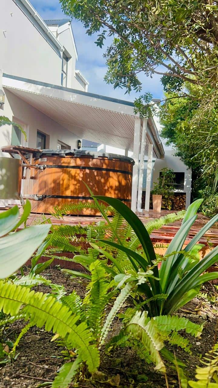 Fauna Stylish House With Hot Tub - 