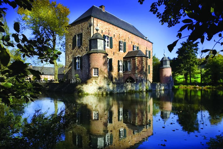 2 Family-friendly Rooms Near Gaiazoo | Parking - Kerkrade