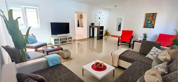Spacious Central 2br Apt In Budva - Walk To Beach - Budva