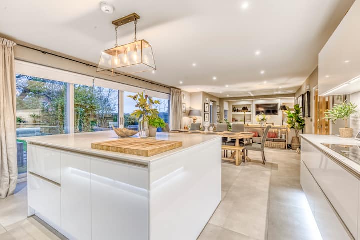 Stylish And Cosy Village House - Stunning Views - Tarporley