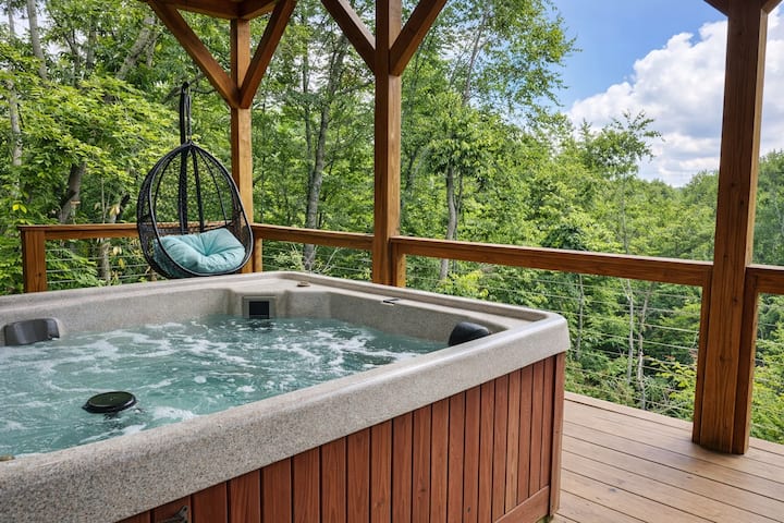 Private Mountain Cabin: Hot Tub, Fire Pit, Deck - Lake Lure, NC
